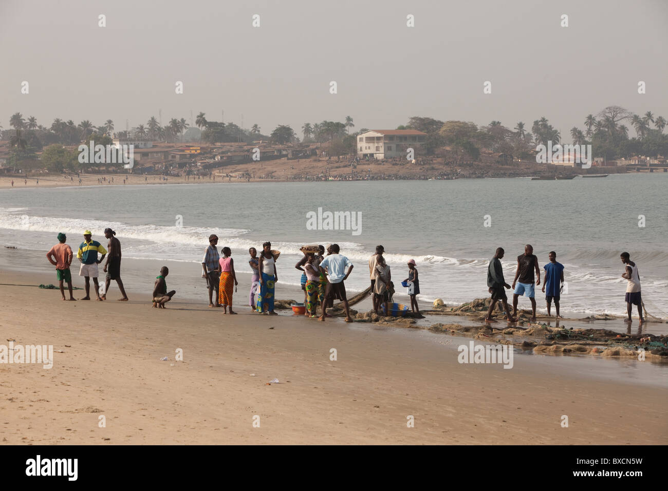 Beach freetown sierra leone west hi-res stock photography and images ...