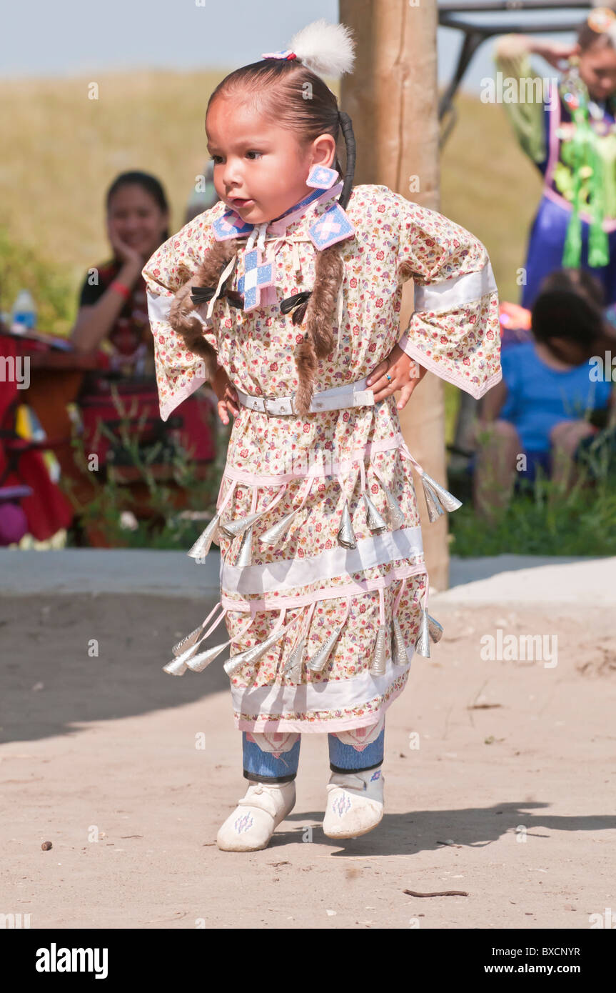 Young child girl, in jingle dance regalia, Pow-wow, Blackfoot Crossing ...