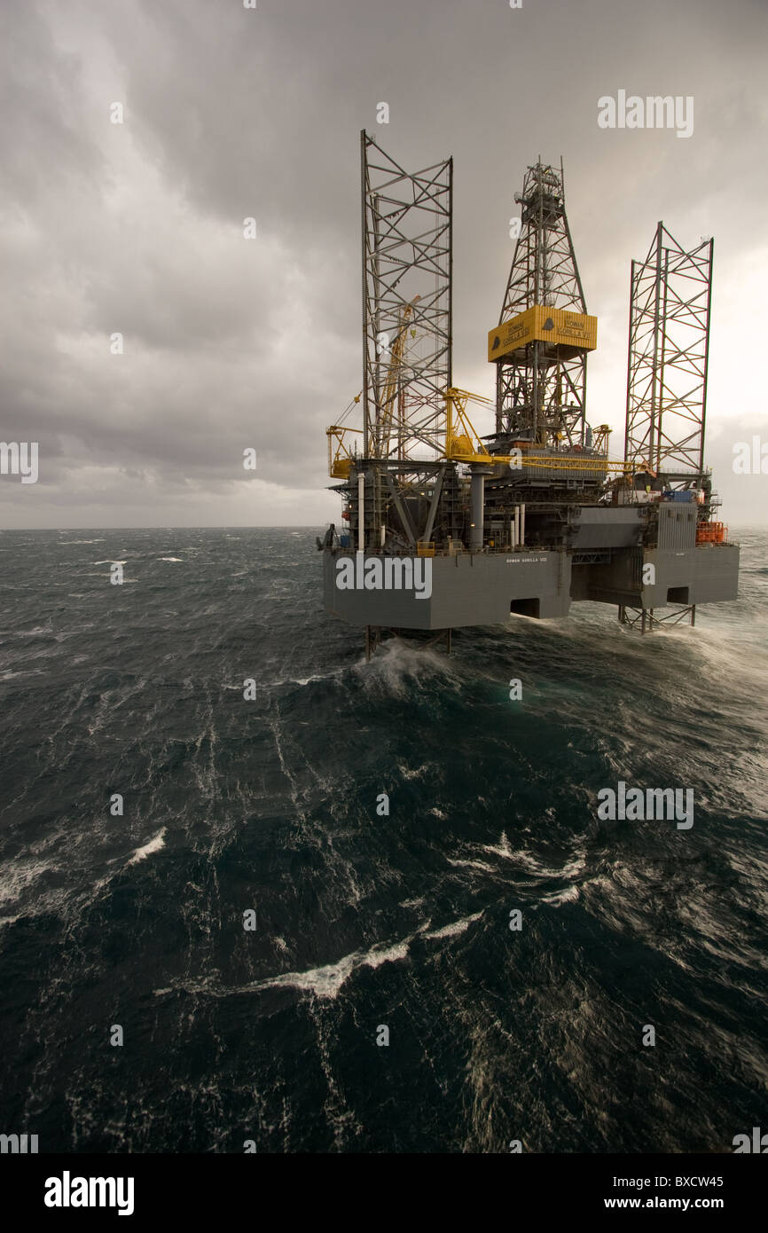The Rowan Gorilla VII jack-up drilling rig in the British North Sea ...