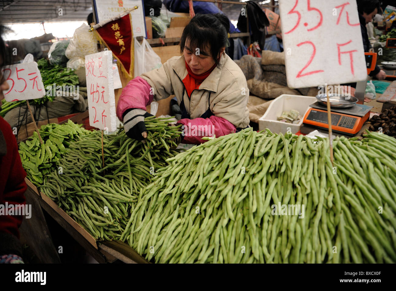 Market runner hi-res stock photography and images - Alamy