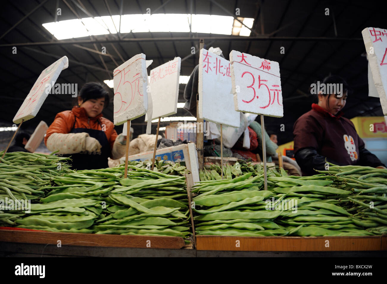 Market runner hi-res stock photography and images - Alamy