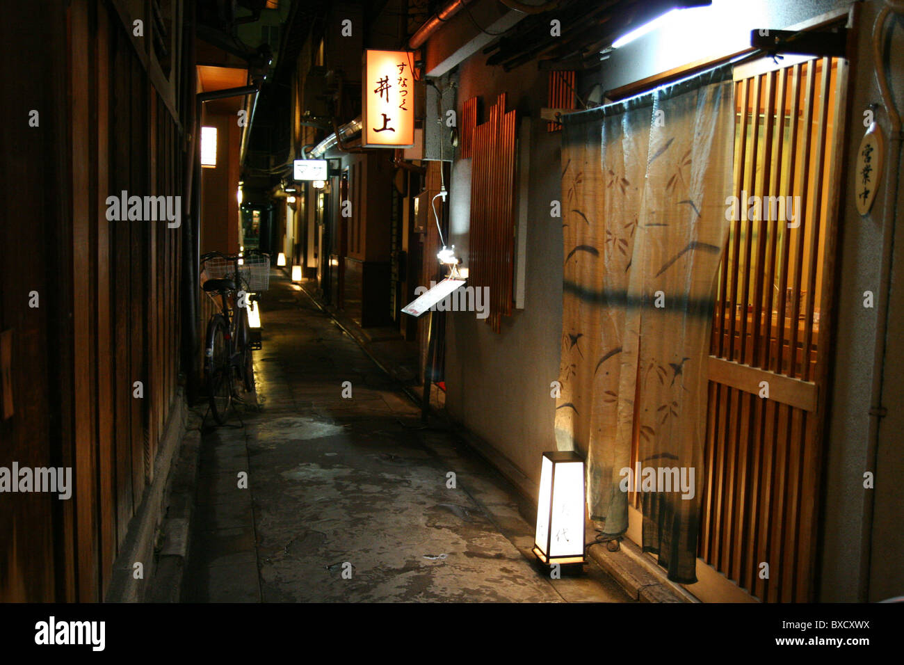 Restaurants in a little alley in the historic Gion district in Kyoto ...