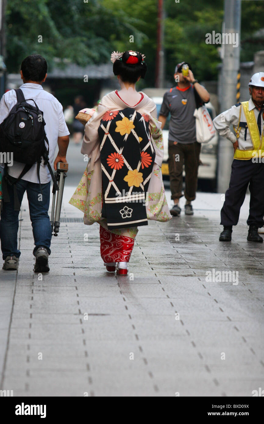 Geisha rear view hi-res stock photography and images - Alamy