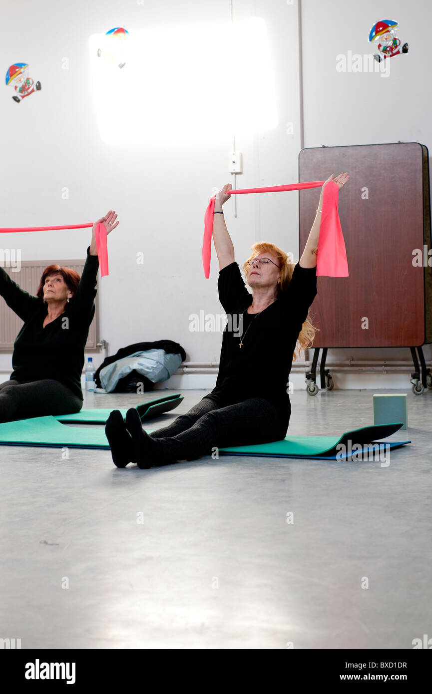 Exercise uk class women hi-res stock photography and images - Alamy