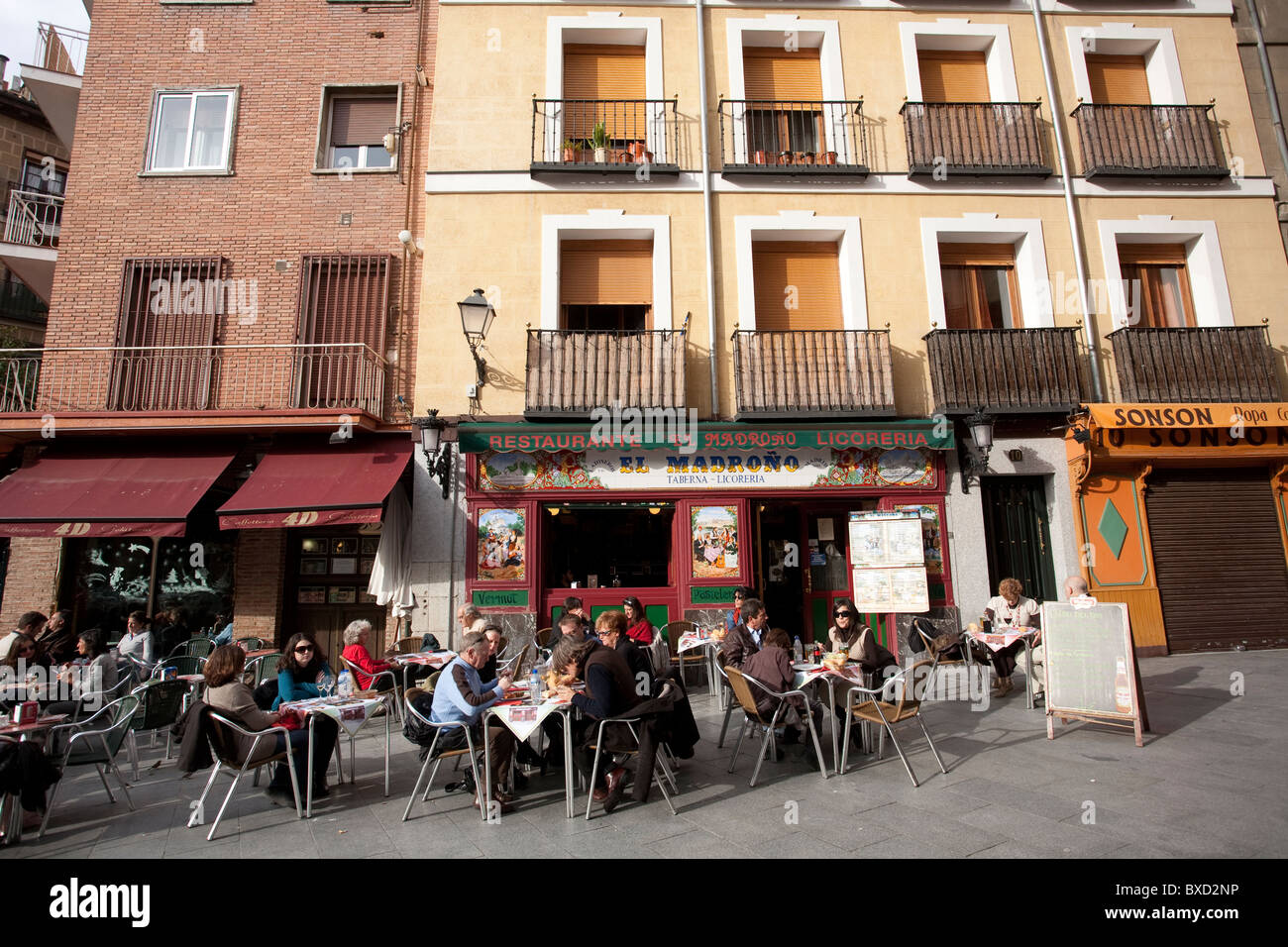 Outdoor bar madrid hi-res stock photography and images - Alamy