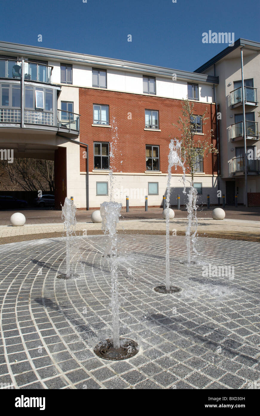 Modern water feature hi-res stock photography and images - Alamy