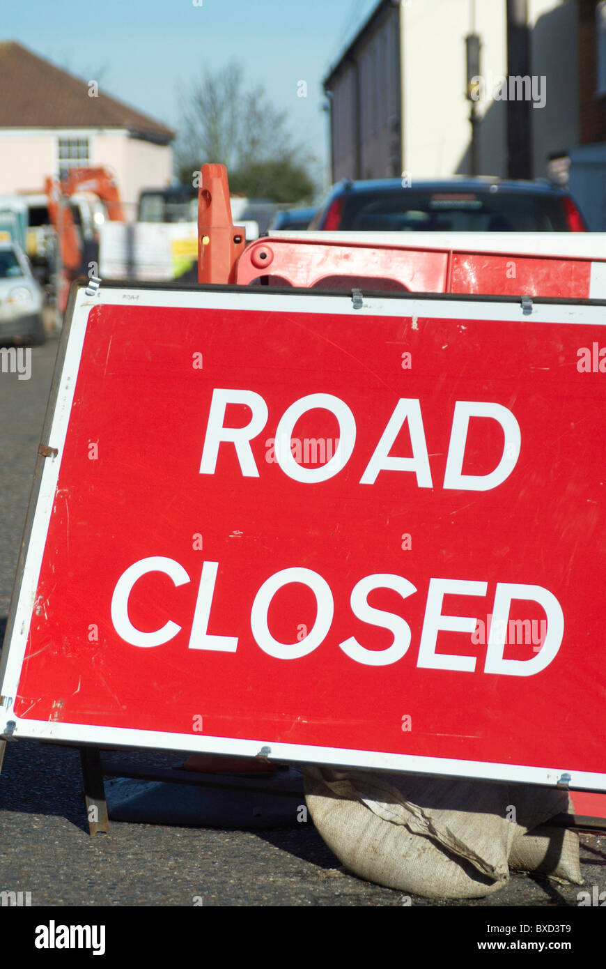 Road closed sign image hi-res stock photography and images - Alamy