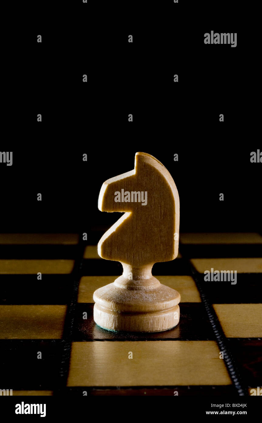 White chess knight hi-res stock photography and images - Alamy
