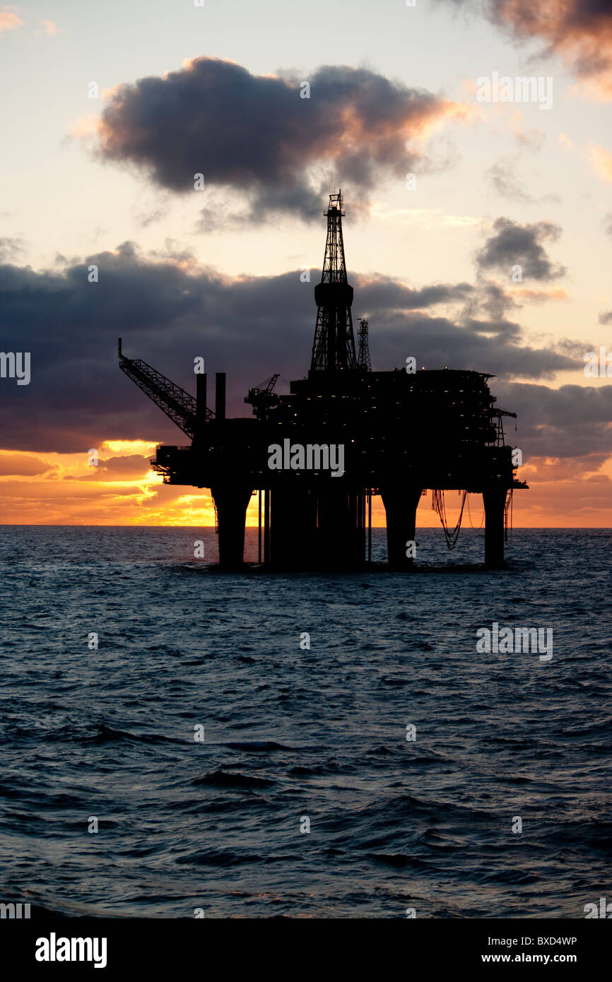 Northsea rig hi-res stock photography and images - Alamy