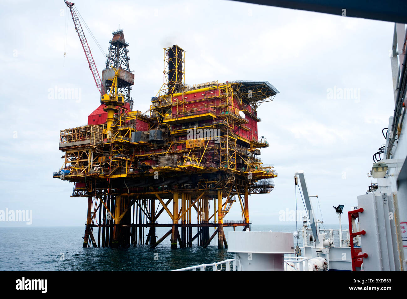 Turn A oil production rig Stock Photo - Alamy
