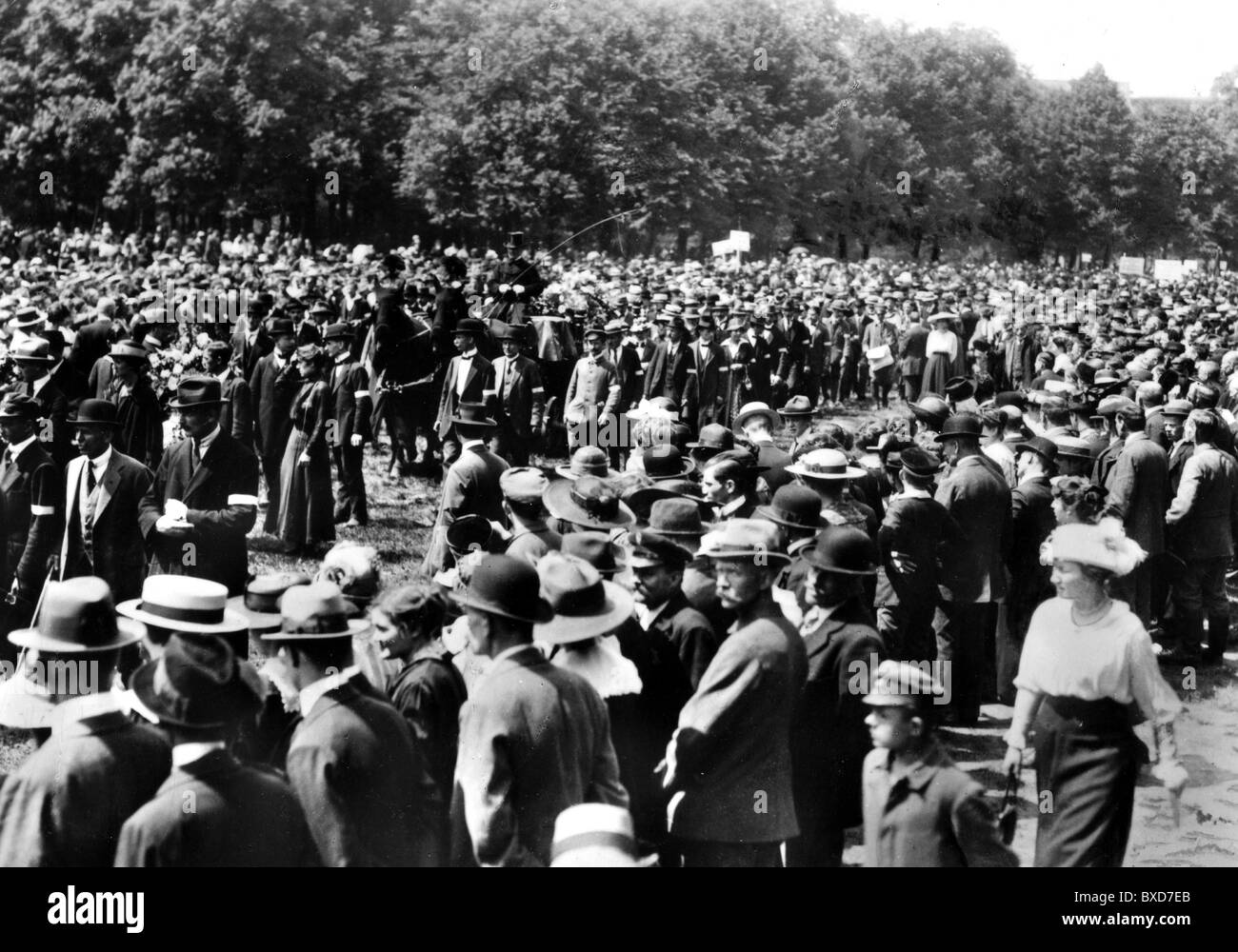 Rosa luxemburg funeral hi-res stock photography and images - Alamy