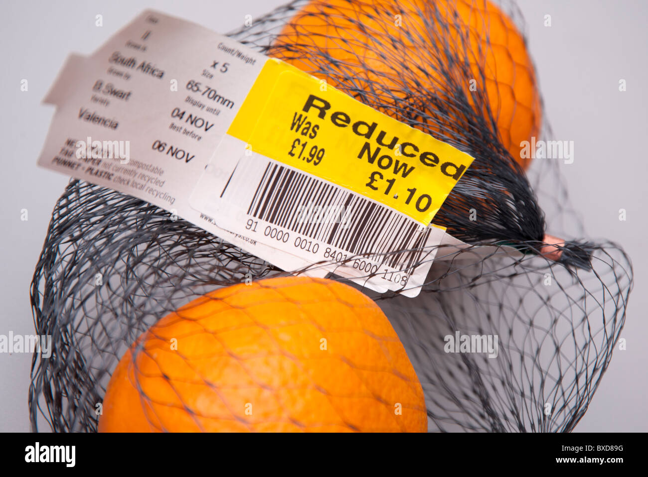 Packing of oranges hi-res stock photography and images - Alamy