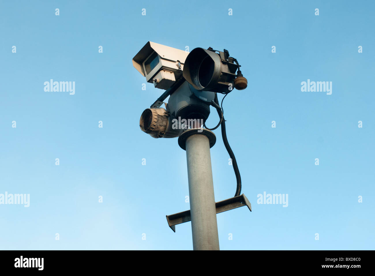 Security guard watching cctv hi-res stock photography and images - Alamy