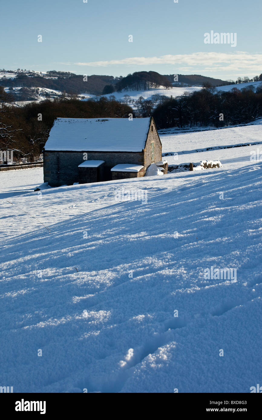 Barn in Snow Stock Photo - Alamy
