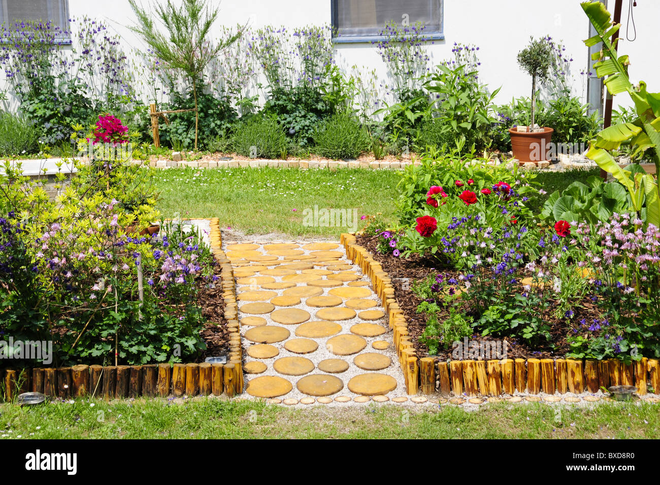 Round our way oasis hi-res stock photography and images - Alamy