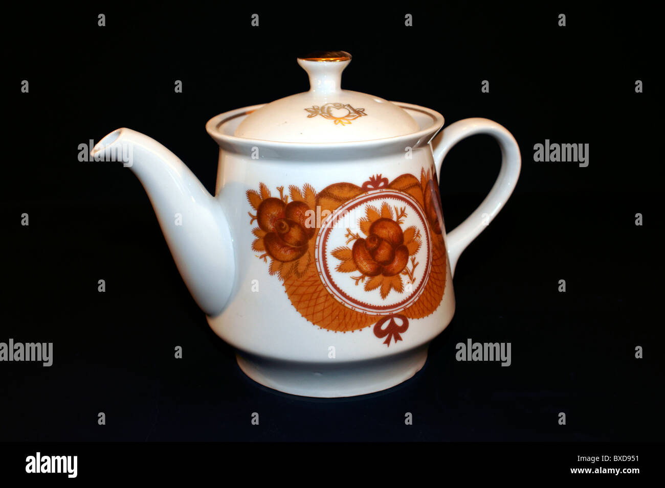 Russian porcelain tea service hi-res stock photography and images - Alamy
