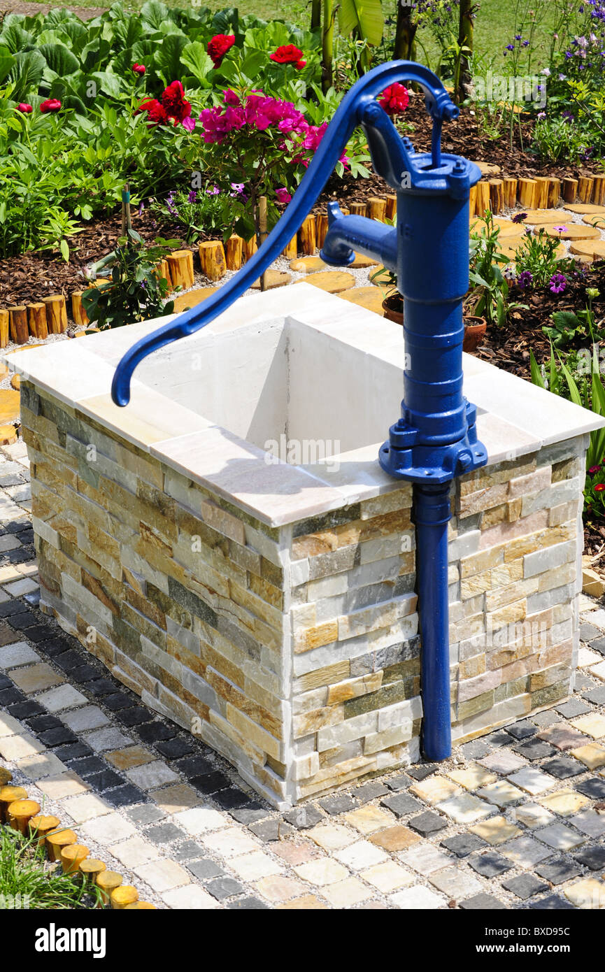 Round our way oasis hi-res stock photography and images - Alamy