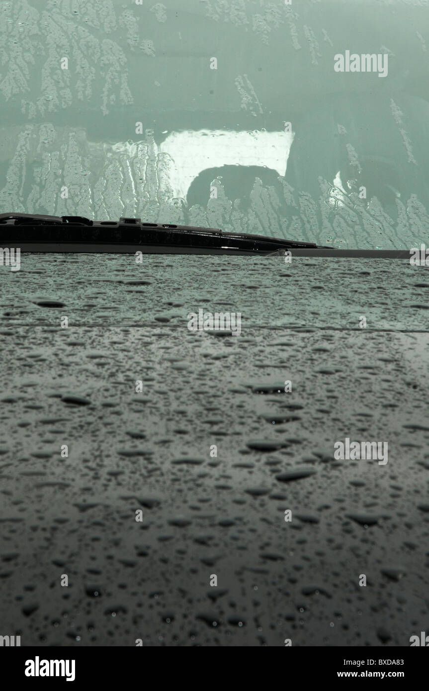 reflection of water on car bonnet Stock Photo - Alamy