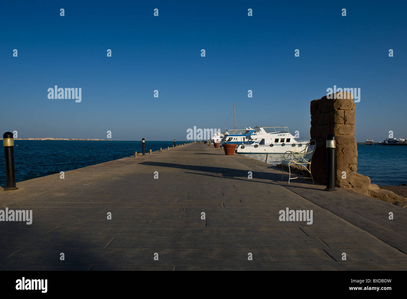 Dive boats hi-res stock photography and images - Alamy