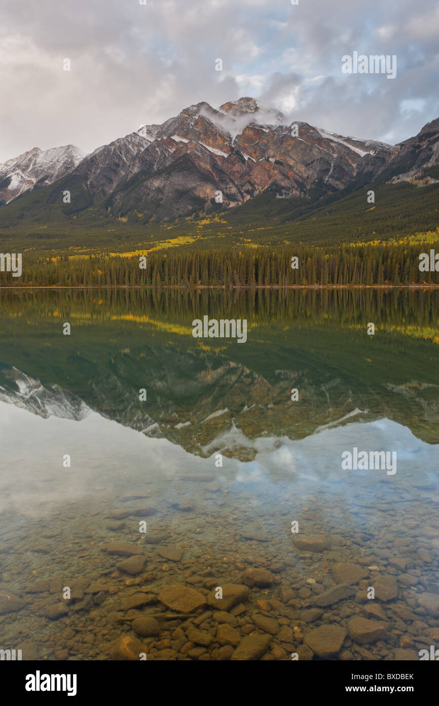 Pyramid Lake and Pyramid Mountain, Jasper National Park, Alberta ...