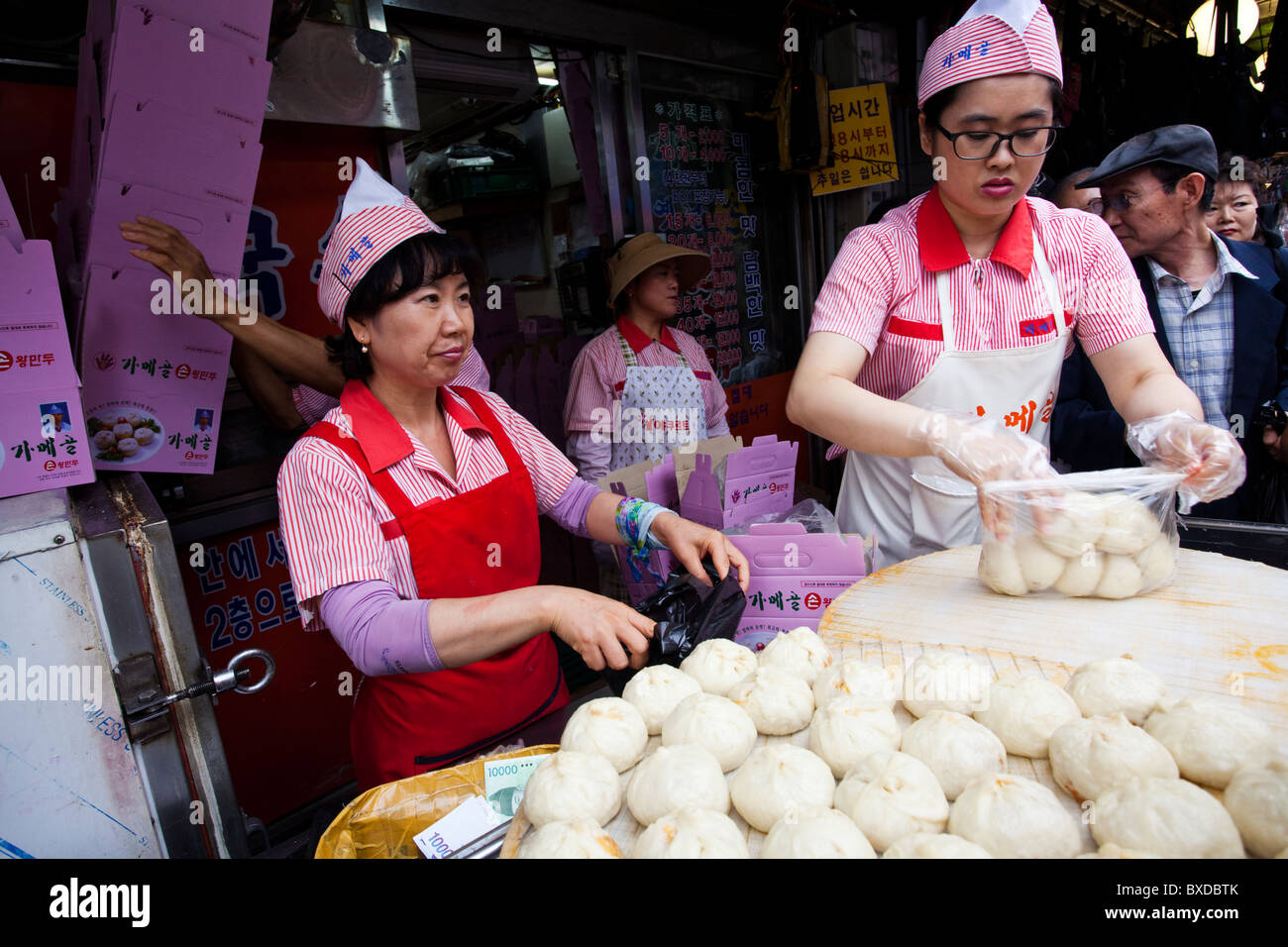 Big korean dumplings hi-res stock photography and images - Alamy