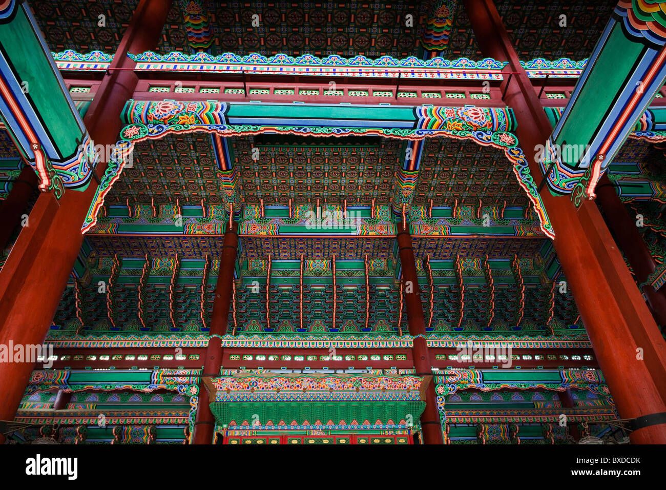 Ornamental wooden ceiling in Gyengbokgung Palace, Seoul, South Korea ...