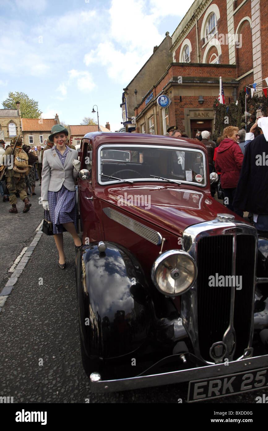 1940'S DRESSED WOMAN PICKERING NORTH YORKSHIRE PICKERING NORTH ...