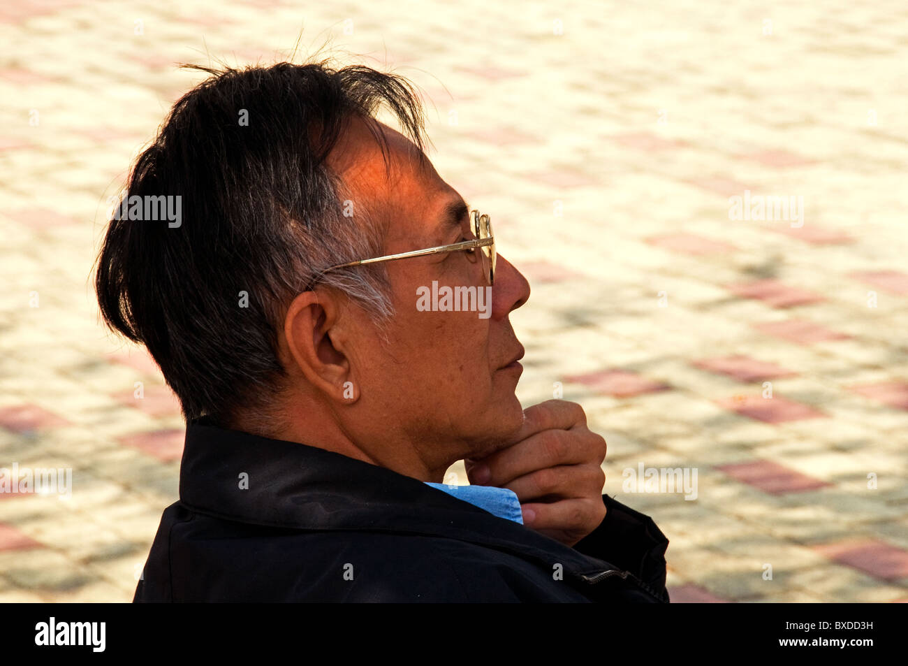 Asian man sitting on park bench in Hong Kong China Stock Photo - Alamy