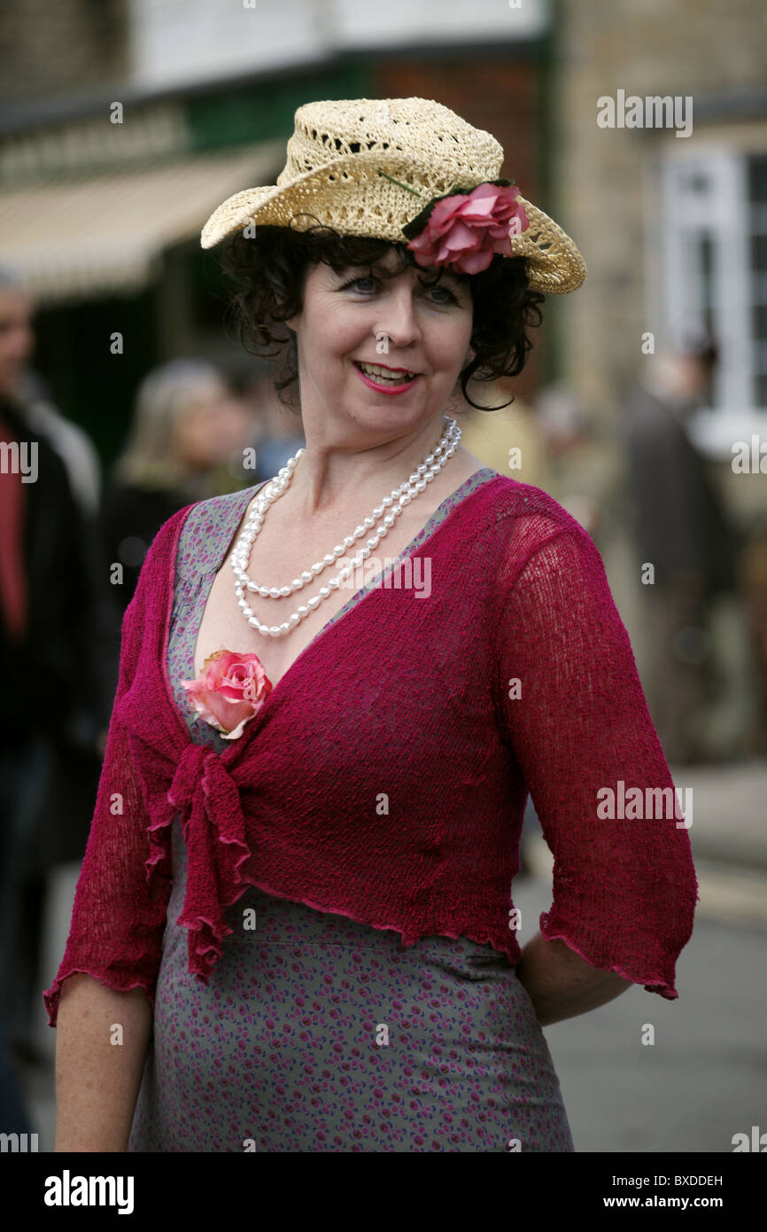 1940'S DRESSED WOMAN PICKERING NORTH YORKSHIRE PICKERING NORTH ...