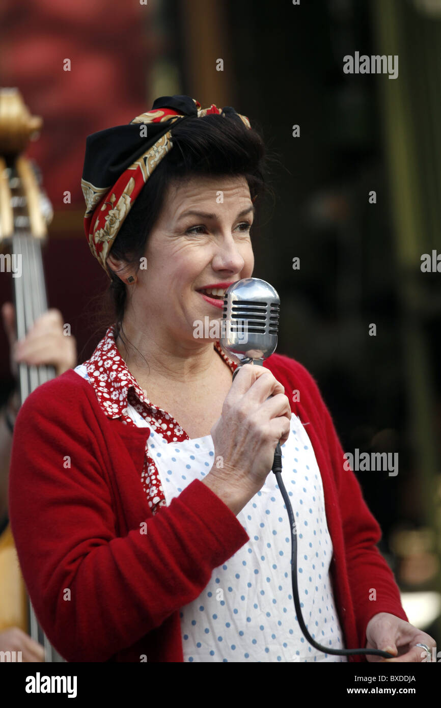 Yorkshire singer hi-res stock photography and images - Alamy