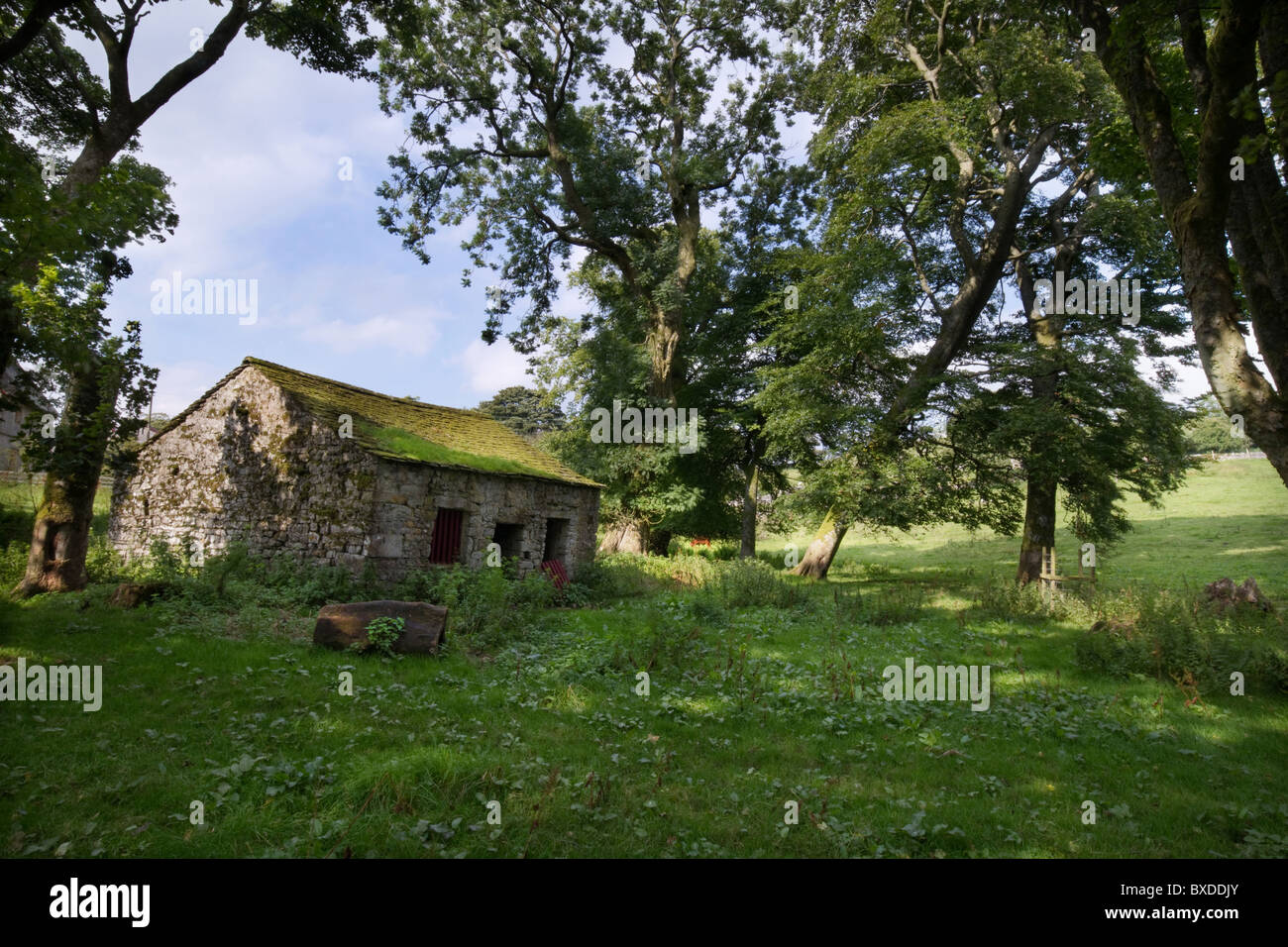 Rundown farm building hi-res stock photography and images - Alamy