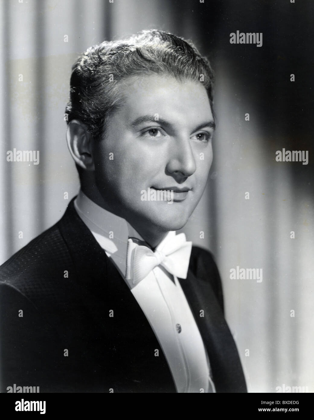 LIBERACE (1919-1987) US entertainer and pianist Stock Photo - Alamy