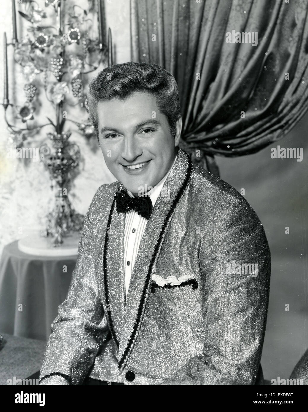 LIBERACE (1919-1987) US pianist and entertainer Stock Photo - Alamy