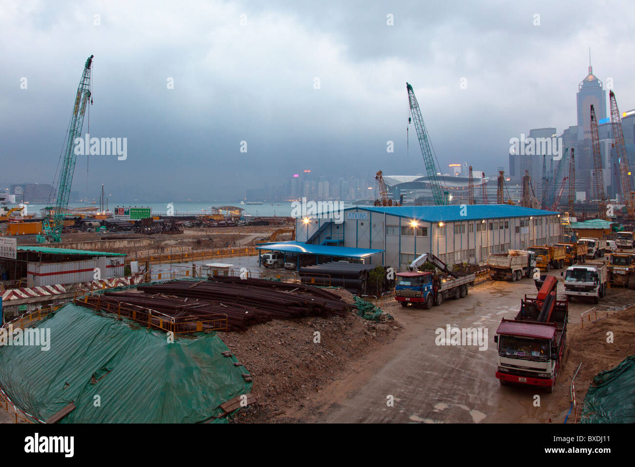 Hong Kong skyline and building works at the harbours harbour harbor ...