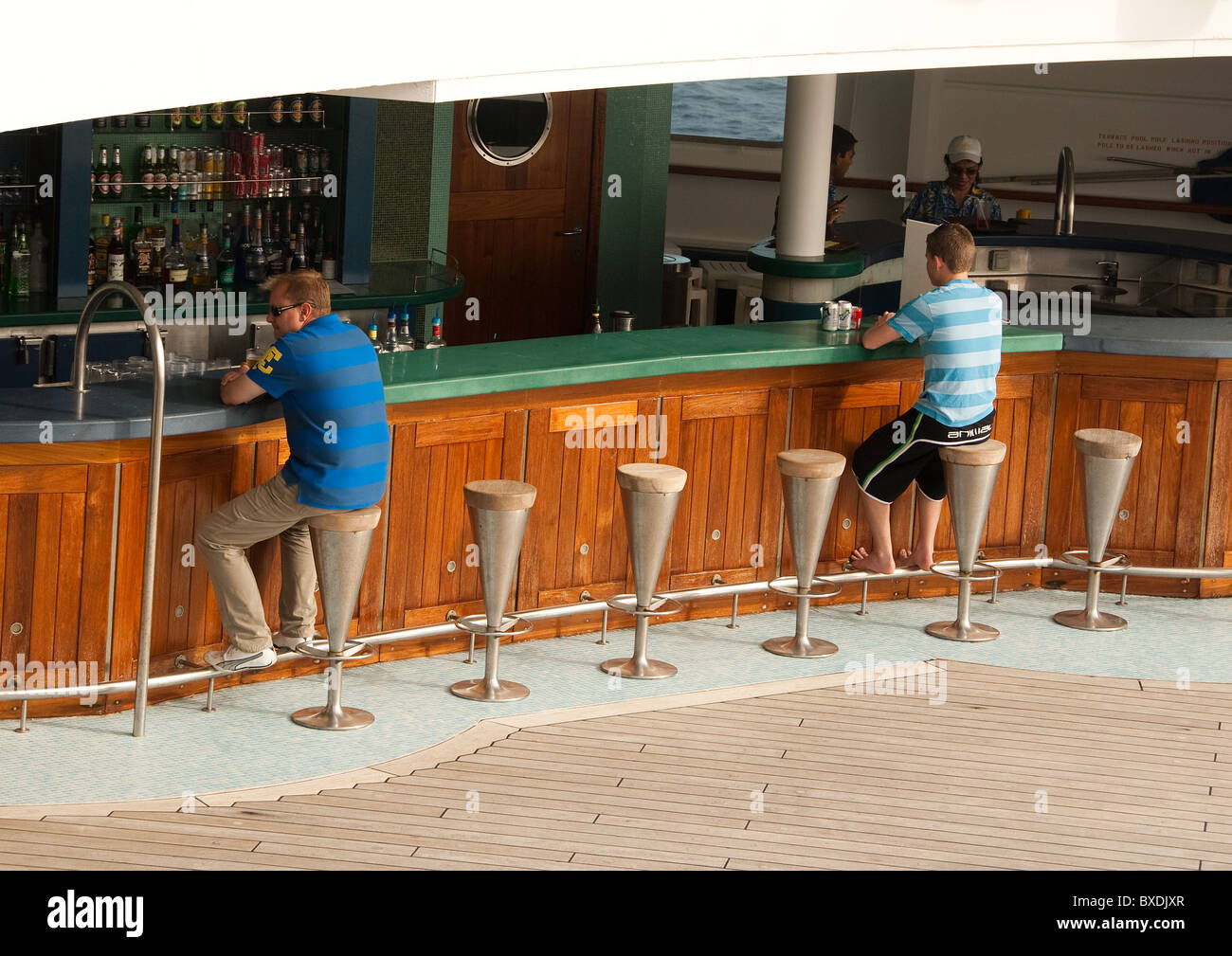 Cruise ship bar drinking hi-res stock photography and images - Alamy