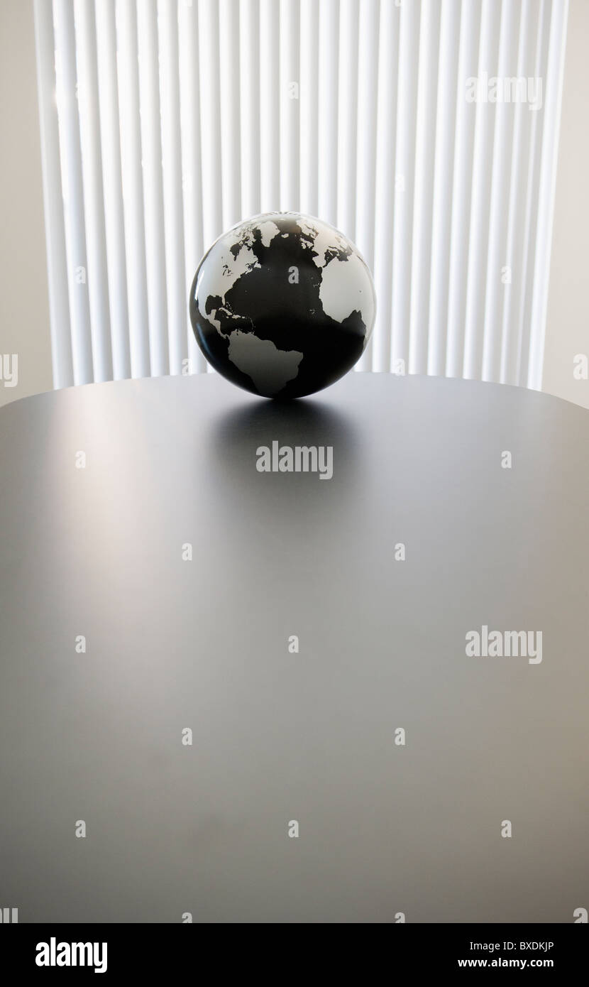 City maps table hi-res stock photography and images - Alamy