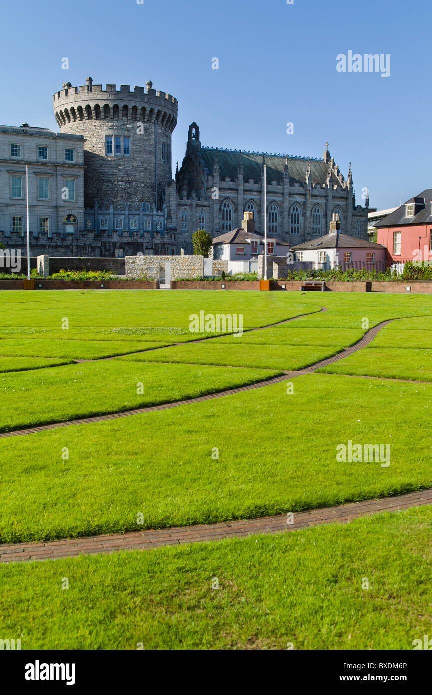 Lawn in front of Dublin Castle Stock Photo - Alamy