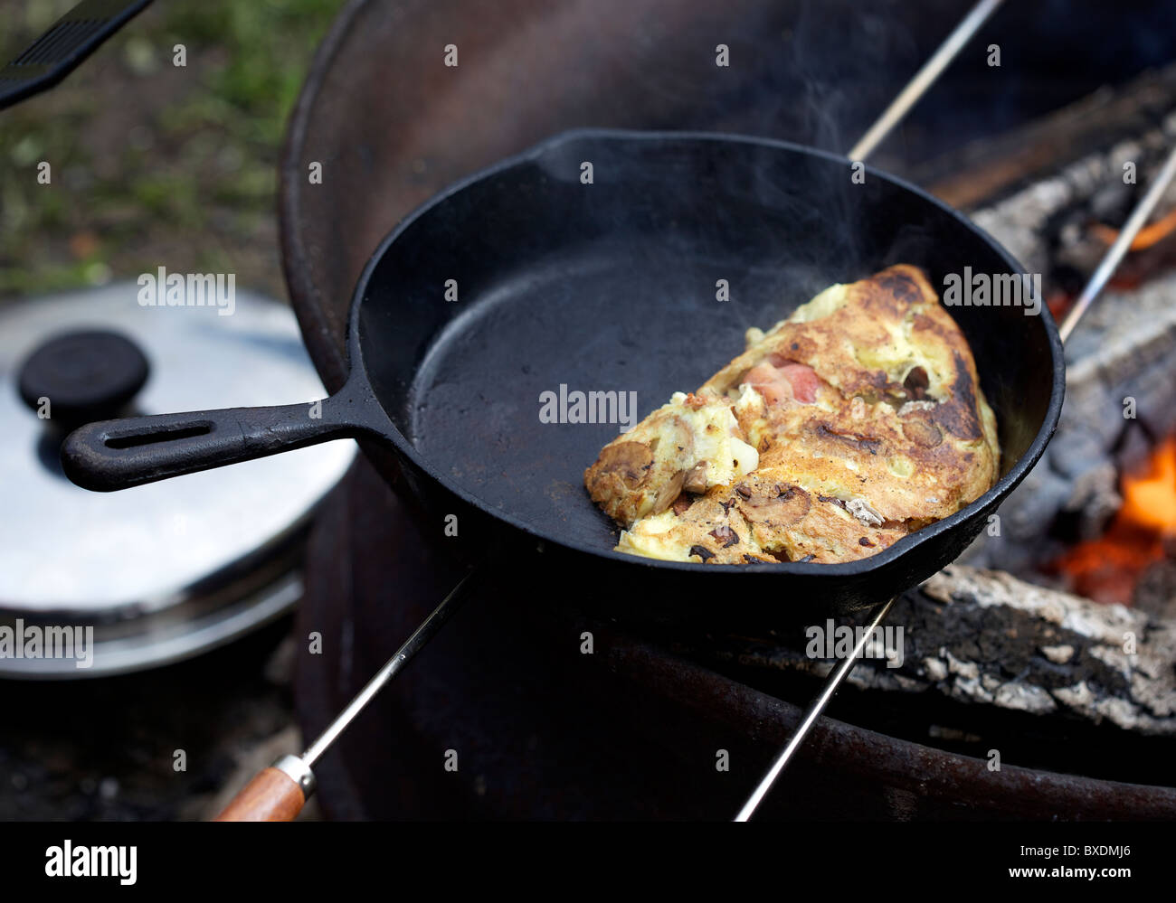 Cast Iron Open Fire Cooking Stock Photos & Cast Iron Open Fire Cooking ...
