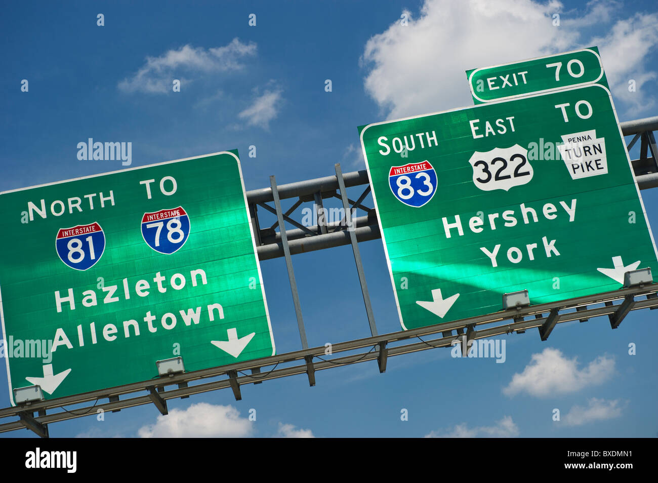 Highway signs hi-res stock photography and images - Alamy