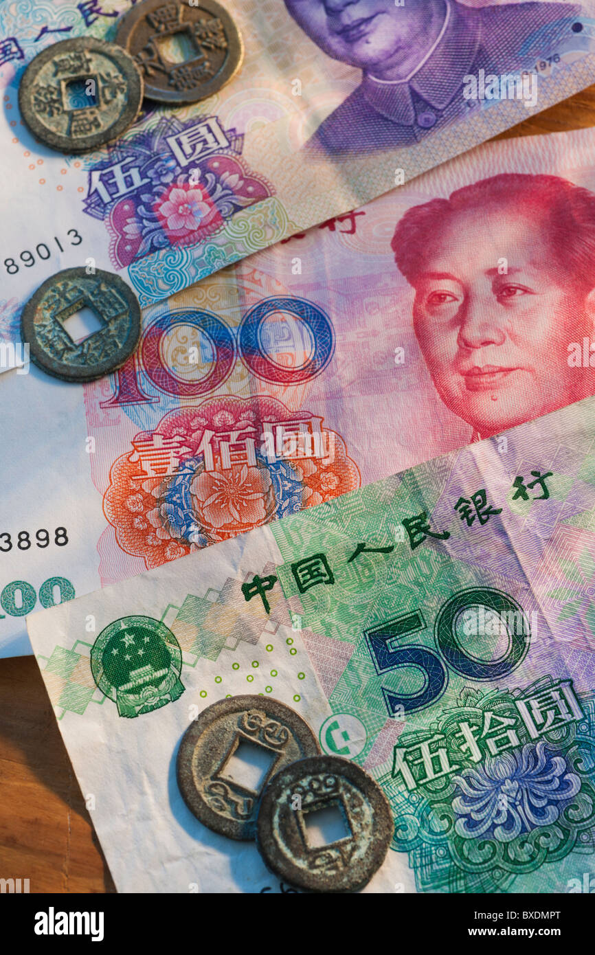 Overhead view coins banknotes hi-res stock photography and images - Alamy