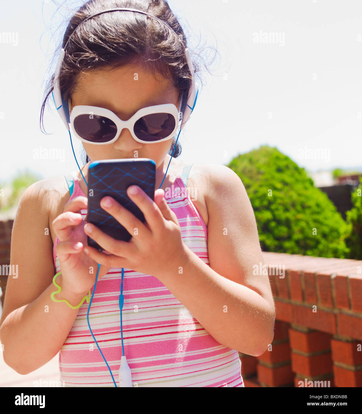 Children texting smart phones hi-res stock photography and images - Alamy