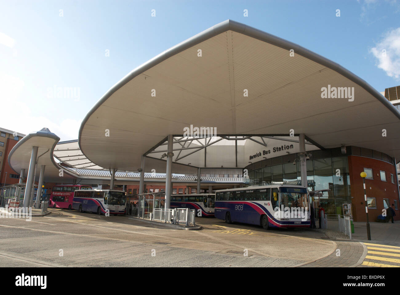 Norwich bus hi-res stock photography and images - Alamy
