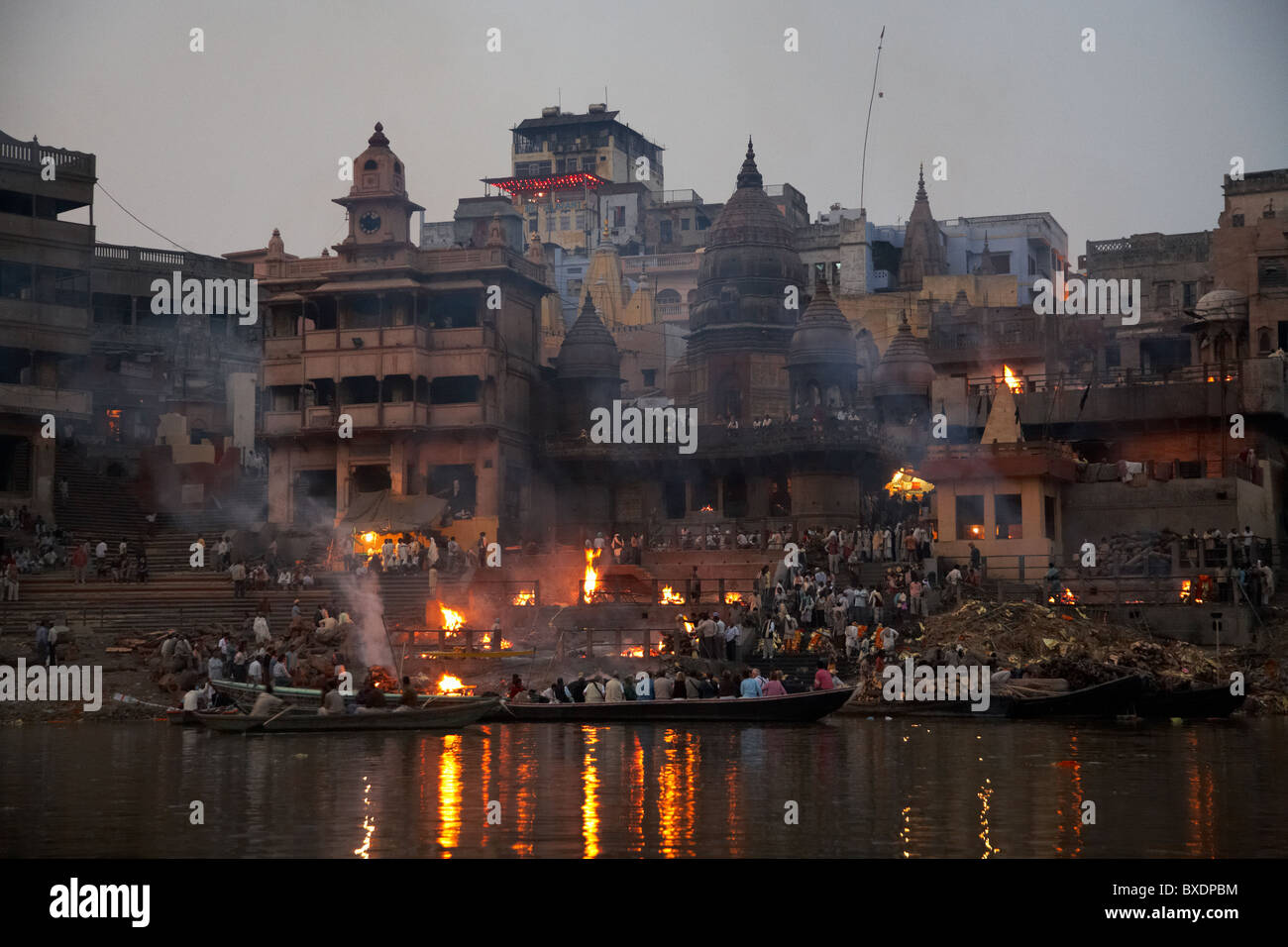 Manikarnika ghat hi-res stock photography and images - Alamy