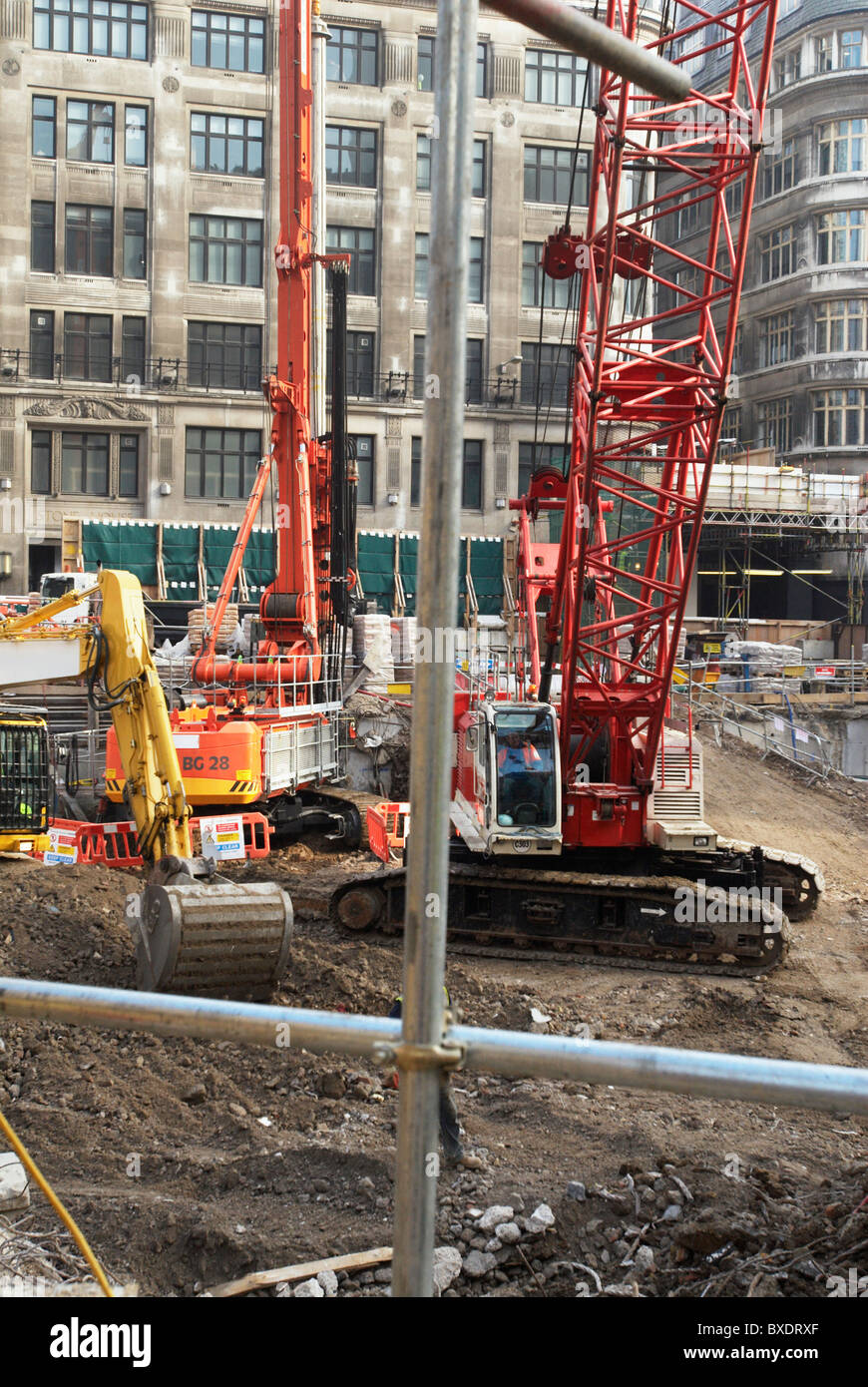 Tracked mobile crane hi-res stock photography and images - Alamy