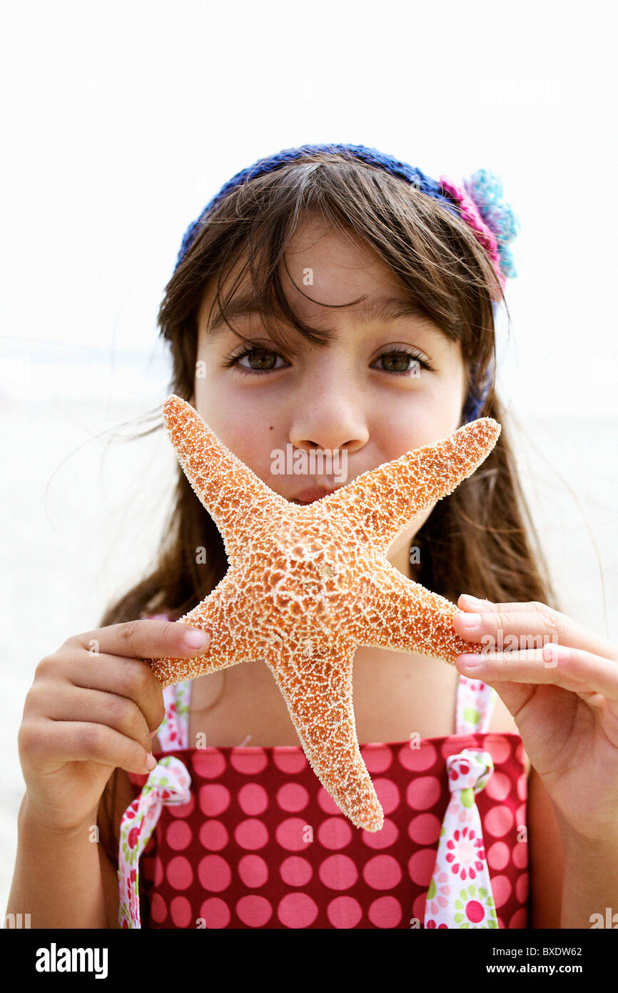 Girl holding starfish hi-res stock photography and images - Alamy