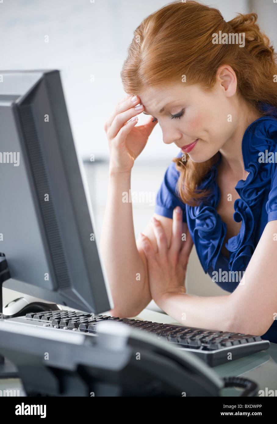 Frustrated with computers hi-res stock photography and images - Alamy