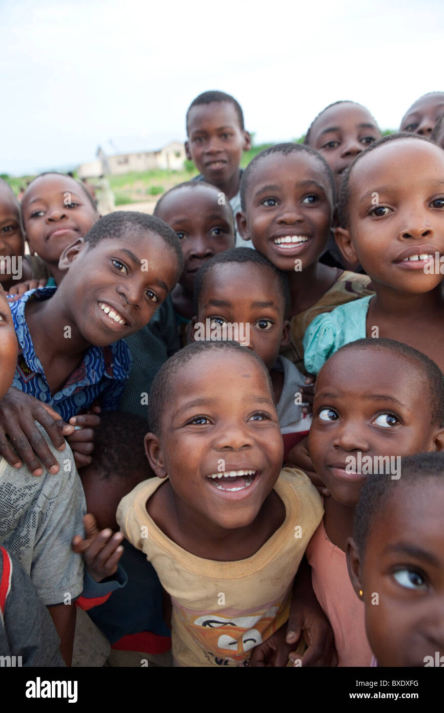 Happy faces children poor hi-res stock photography and images - Alamy
