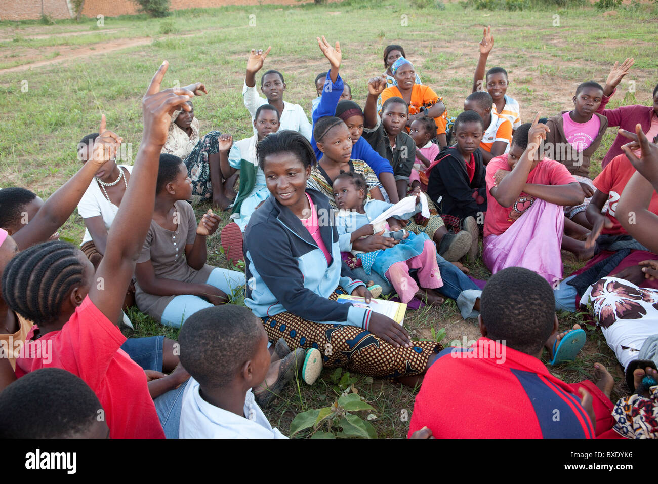 Young children gathered together circle hi-res stock photography and ...