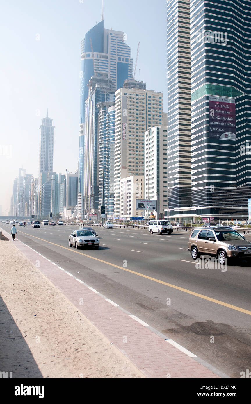 Night dubai traffic street road hi-res stock photography and images - Alamy