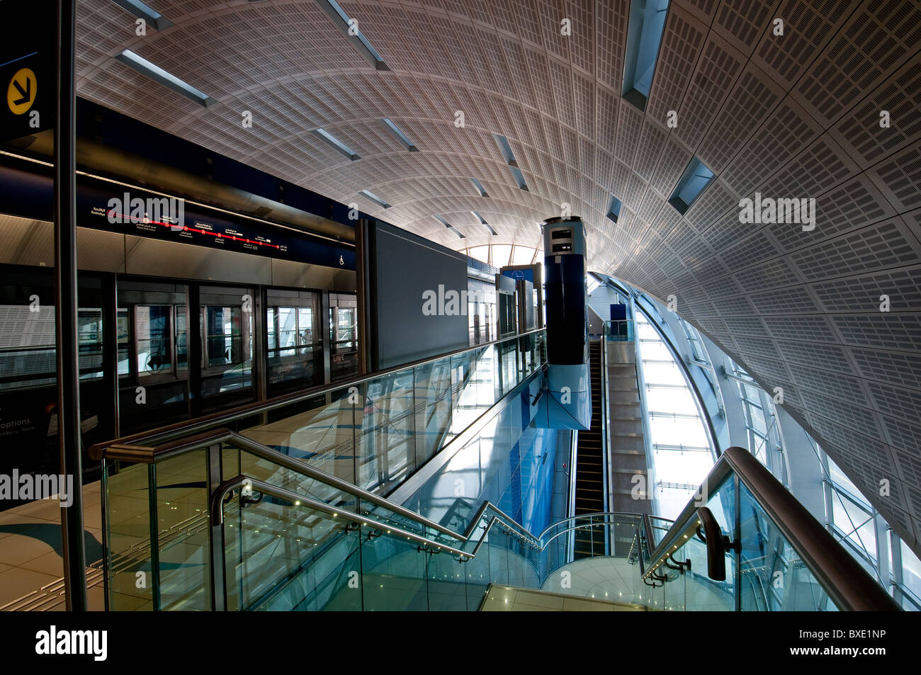 Elevated metro station hi-res stock photography and images - Alamy